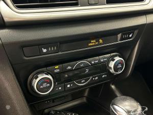 Red Mazda 3 2017 in Vilnius, with an engine capacity of 2.00 L and mileage of 90 thousand km for 8500 €, photo 20 on AUTOMOTO.COM.LV