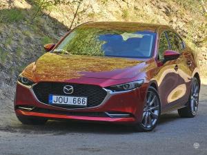 Red Mazda 3 2019 in Vilnius, with an engine capacity of 2.00 L and mileage of 52 thousand km for 23666 €, photo 4 on AUTOMOTO.COM.LV
