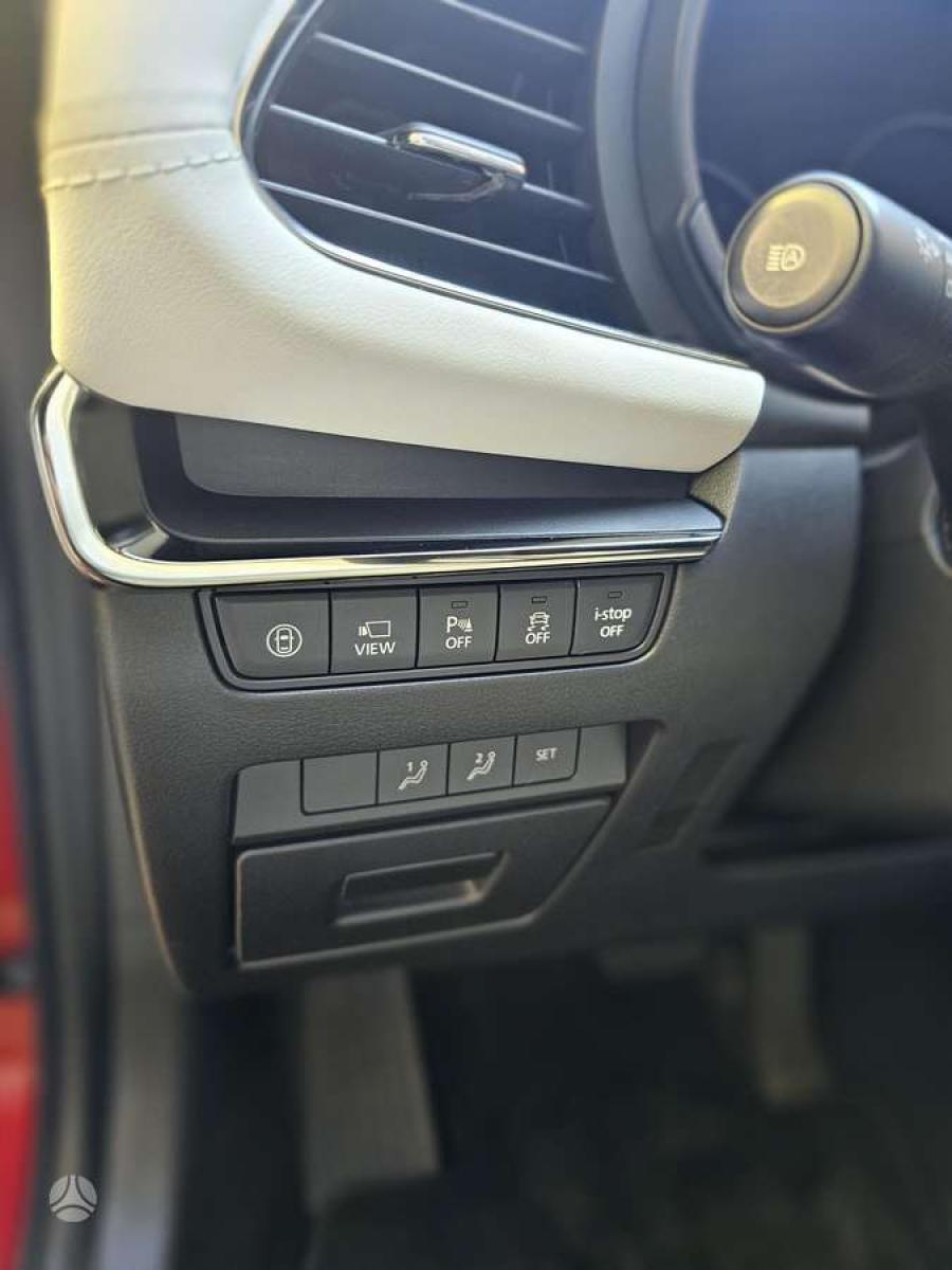Red Mazda 3 2019 in Vilnius, with an engine capacity of 2.00 L and mileage of 52 thousand km for 23666 €, photo 12 on AUTOMOTO.COM.LV
