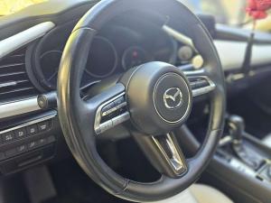 Red Mazda 3 2019 in Vilnius, with an engine capacity of 2.00 L and mileage of 52 thousand km for 23666 €, photo 17 on AUTOMOTO.COM.LV