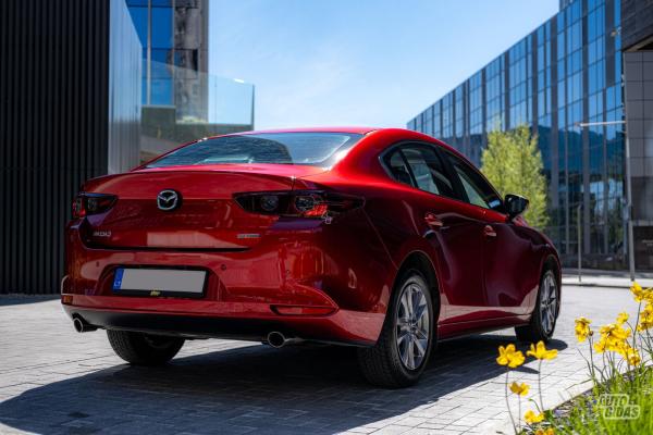 Red Mazda 3 2021 in Vilnius, with an engine capacity of 2.00 L and mileage of 61 thousand km for 17499 €, photo 5 on AUTOMOTO.COM.LV