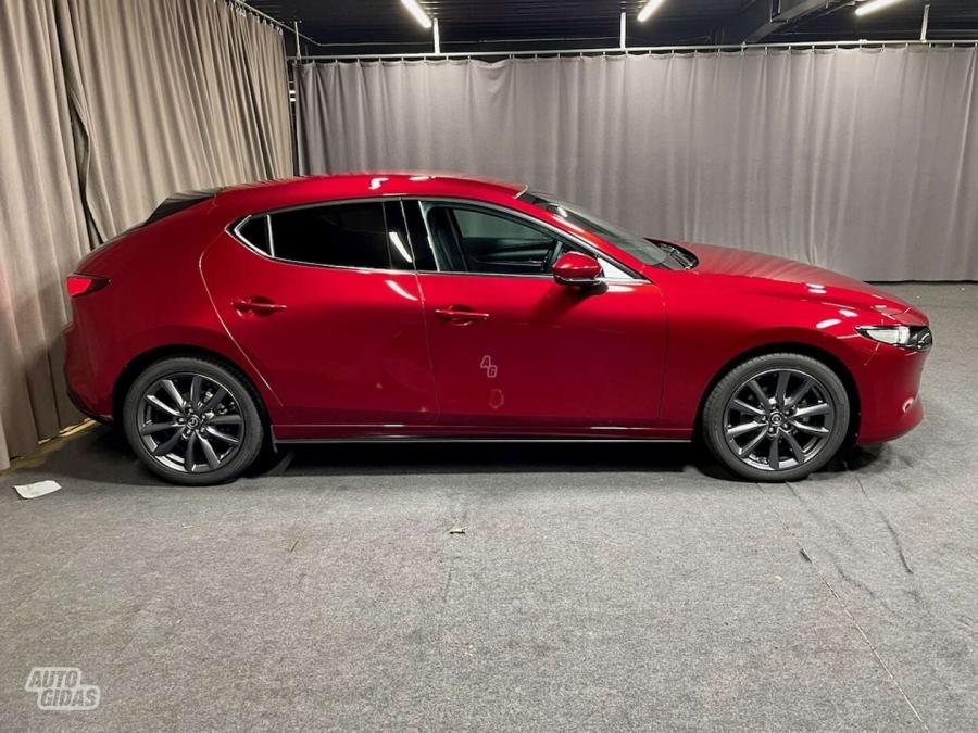 Red Mazda 3 2025 in Kaunas, with an engine capacity of 2.50 L and mileage of 21 thousand km for 26663 €, photo 4 on AUTOMOTO.COM.LV