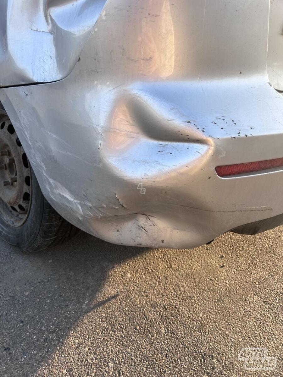 Mazda 3 2006 Viļņa, ar dzinēja tilpumu 1.60 L un nobraukumu 207 tūkst. km par 500 €, foto 7 vietnē AUTOMOTO.COM.LV