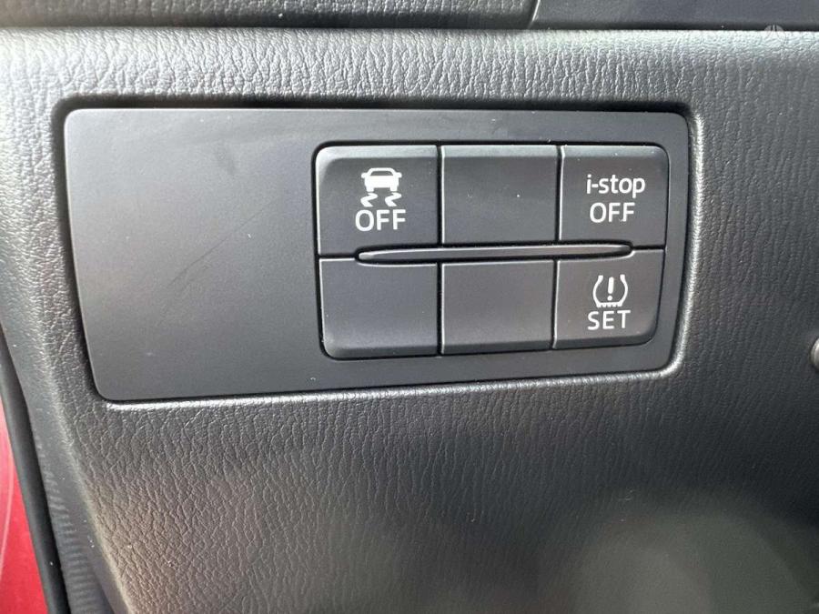 Mazda 3 2018 in Klaipeda, with an engine capacity of 2.00 L and mileage of 113 thousand km for 12900 €, photo 13 on AUTOMOTO.COM.LV