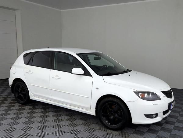 White Mazda 3 2006 in Tallinn, with an engine capacity of 1.60 L and mileage of 215 thousand km for 1599 €, photo 1 on AUTOMOTO.COM.LV