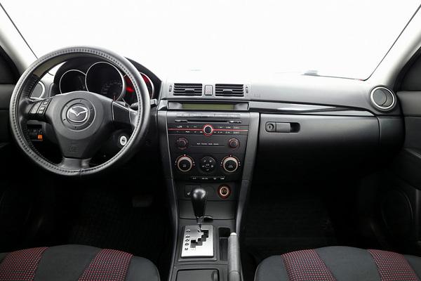 White Mazda 3 2006 in Tallinn, with an engine capacity of 1.60 L and mileage of 215 thousand km for 1599 €, photo 5 on AUTOMOTO.COM.LV