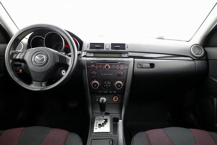 Balts Mazda 3 2006 Tallina, ar dzinēja tilpumu 1.60 L un nobraukumu 215 tūkst. km par 1599 €, foto 6 vietnē AUTOMOTO.COM.LV