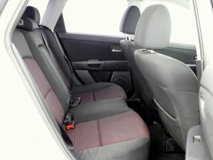 Balts Mazda 3 2006 Tallina, ar dzinēja tilpumu 1.60 L un nobraukumu 215 tūkst. km par 1599 €, foto 16 vietnē AUTOMOTO.COM.LV