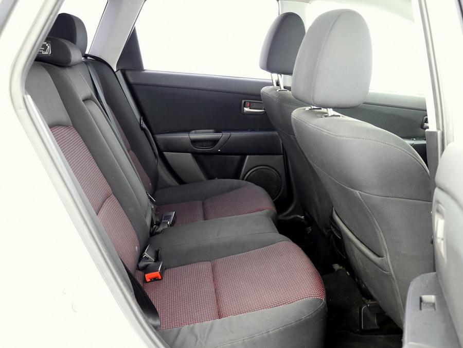 Balts Mazda 3 2006 Tallina, ar dzinēja tilpumu 1.60 L un nobraukumu 215 tūkst. km par 1599 €, foto 16 vietnē AUTOMOTO.COM.LV