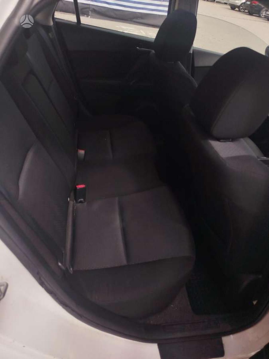 White Mazda 3 2010 in Kaunas, with an engine capacity of 1.56 L and mileage of 315 thousand km for 2400 €, photo 8 on AUTOMOTO.COM.LV