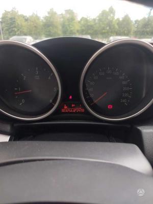White Mazda 3 2010 in Kaunas, with an engine capacity of 1.56 L and mileage of 315 thousand km for 2400 €, photo 10 on AUTOMOTO.COM.LV