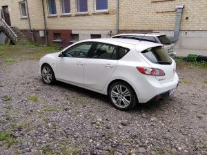 White Mazda 3 2010 in Panevezys, with an engine capacity of 1.60 L and mileage of 256 thousand km for 1450 €, photo  on AUTOMOTO.COM.LV