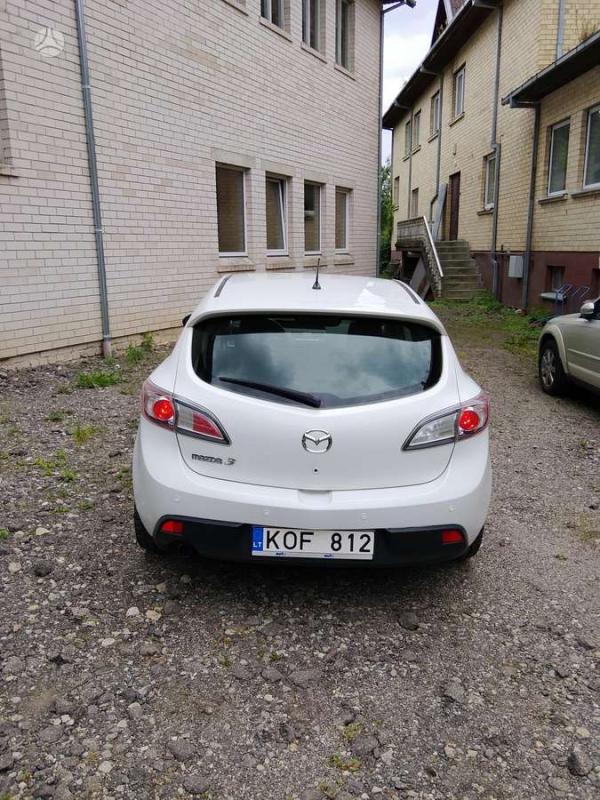 White Mazda 3 2010 in Panevezys, with an engine capacity of 1.60 L and mileage of 256 thousand km for 1450 €, photo 4 on AUTOMOTO.COM.LV