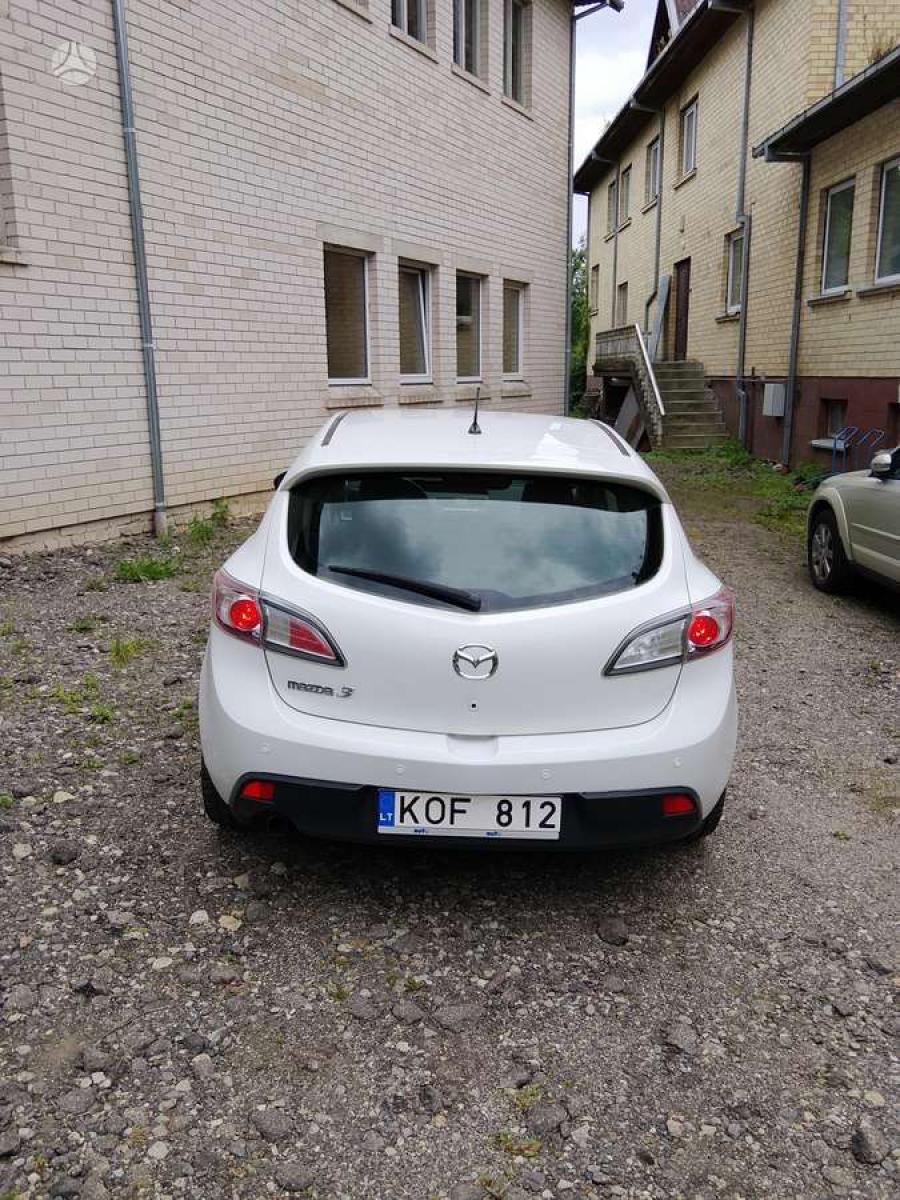 White Mazda 3 2010 in Panevezys, with an engine capacity of 1.60 L and mileage of 256 thousand km for 1450 €, photo 4 on AUTOMOTO.COM.LV