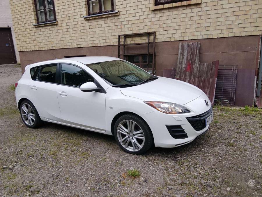 White Mazda 3 2010 in Panevezys, with an engine capacity of 1.60 L and mileage of 256 thousand km for 1450 €, photo 6 on AUTOMOTO.COM.LV