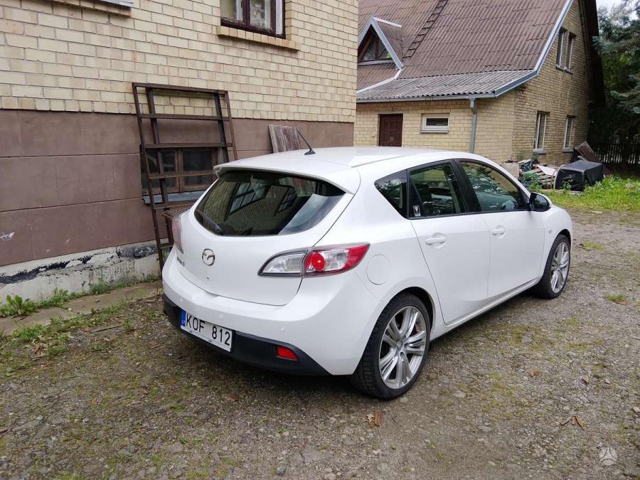 White Mazda 3 2010 in Panevezys, with an engine capacity of 1.60 L and mileage of 256 thousand km for 1450 €, photo 7 on AUTOMOTO.COM.LV