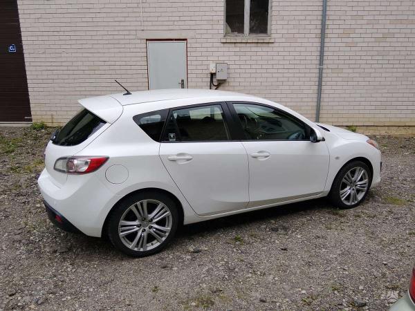 White Mazda 3 2010 in Panevezys, with an engine capacity of 1.60 L and mileage of 256 thousand km for 1450 €, photo 8 on AUTOMOTO.COM.LV