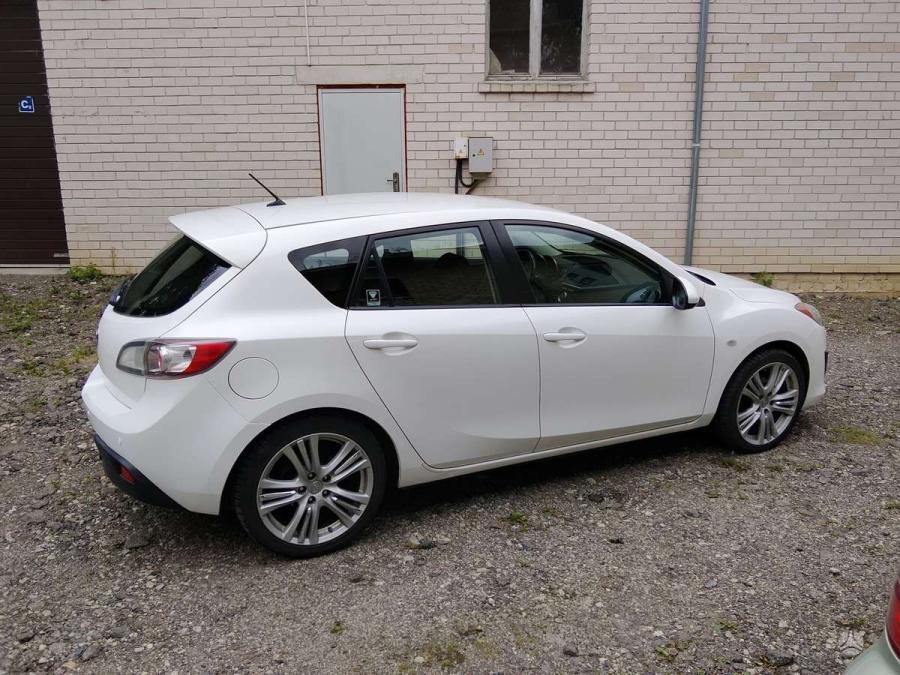 White Mazda 3 2010 in Panevezys, with an engine capacity of 1.60 L and mileage of 256 thousand km for 1450 €, photo 8 on AUTOMOTO.COM.LV