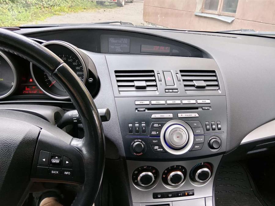 White Mazda 3 2010 in Panevezys, with an engine capacity of 1.60 L and mileage of 256 thousand km for 1450 €, photo 13 on AUTOMOTO.COM.LV