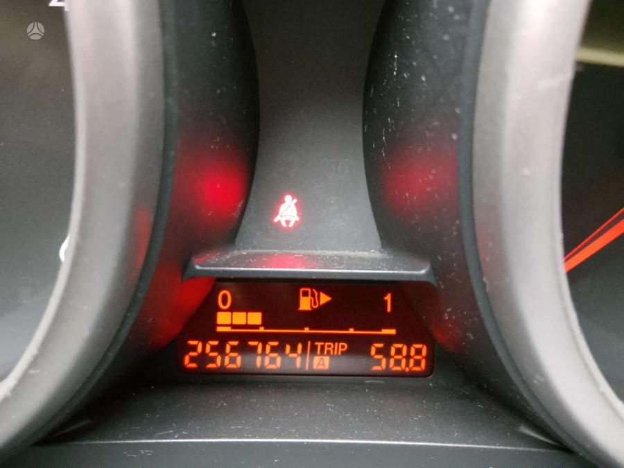 White Mazda 3 2010 in Panevezys, with an engine capacity of 1.60 L and mileage of 256 thousand km for 1450 €, photo 16 on AUTOMOTO.COM.LV
