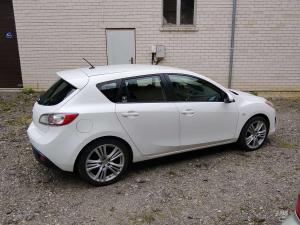 White Mazda 3 2010 in Panevezys, with an engine capacity of 1.60 L and mileage of 256 thousand km for 1450 €, photo 1 on AUTOMOTO.COM.LV
