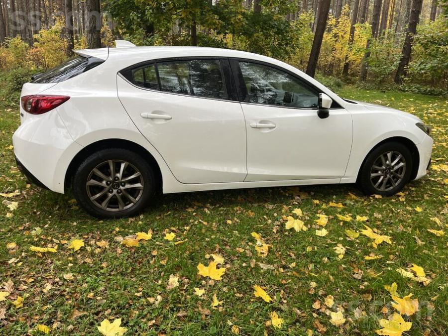 White Mazda 3 2014 in Riga, with an engine capacity of 1.50 L and mileage of 199 thousand km for 5100 €, photo 4 on AUTOMOTO.COM.LV