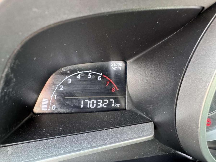 White Mazda 3 2014 in Kaunas, with an engine capacity of 1.50 L and mileage of 170 thousand km for 4500 €, photo 17 on AUTOMOTO.COM.LV