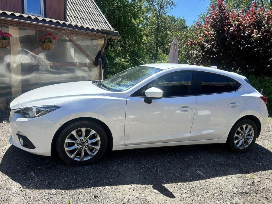 White Mazda 3 2015 in Silale, with an engine capacity of 2.19 L and mileage of 176 thousand km for 3300 €, photo 3 on AUTOMOTO.COM.LV