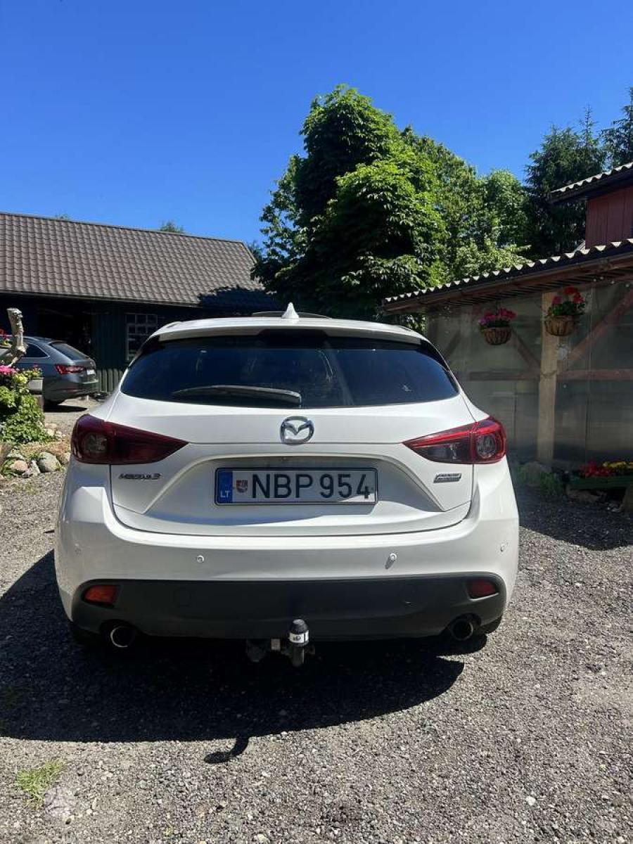 White Mazda 3 2015 in Silale, with an engine capacity of 2.19 L and mileage of 176 thousand km for 3300 €, photo 4 on AUTOMOTO.COM.LV