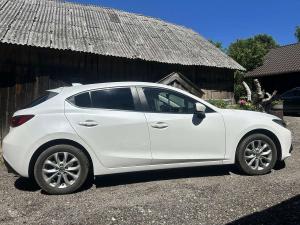 White Mazda 3 2015 in Silale, with an engine capacity of 2.19 L and mileage of 176 thousand km for 3300 €, photo 5 on AUTOMOTO.COM.LV
