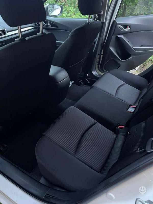 White Mazda 3 2015 in Silale, with an engine capacity of 2.19 L and mileage of 176 thousand km for 3300 €, photo 6 on AUTOMOTO.COM.LV