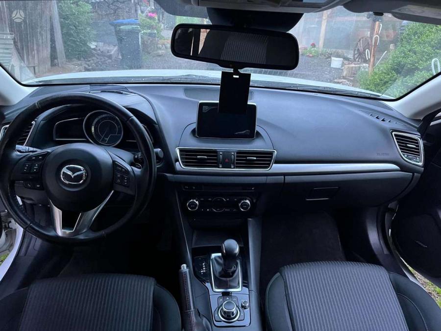 White Mazda 3 2015 in Silale, with an engine capacity of 2.19 L and mileage of 176 thousand km for 3300 €, photo 9 on AUTOMOTO.COM.LV