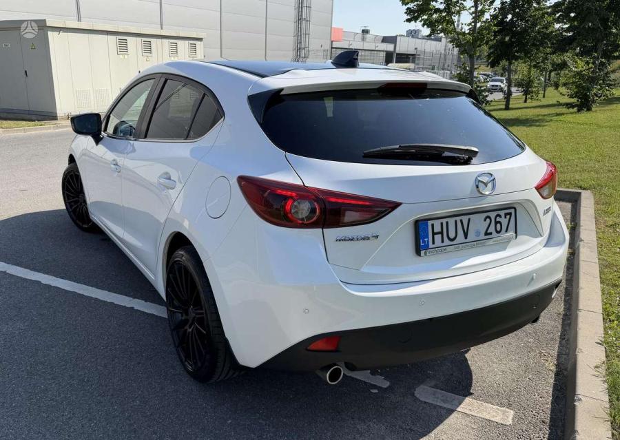White Mazda 3 2015 in Klaipeda, with an engine capacity of 2.00 L and mileage of 179 thousand km for 9100 €, photo 5 on AUTOMOTO.COM.LV