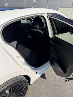 White Mazda 3 2015 in Klaipeda, with an engine capacity of 2.00 L and mileage of 179 thousand km for 9100 €, photo 16 on AUTOMOTO.COM.LV