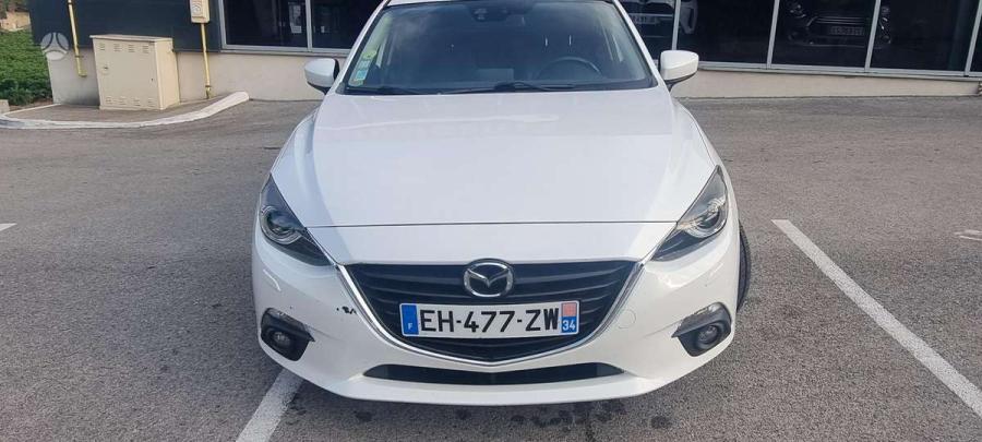 White Mazda 3 2016 in Taurage, with an engine capacity of 1.50 L and mileage of 171 thousand km for 4900 €, photo 1 on AUTOMOTO.COM.LV