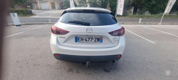 White Mazda 3 2016 in Taurage, with an engine capacity of 1.50 L and mileage of 171 thousand km for 4900 €, photo 7 on AUTOMOTO.COM.LV
