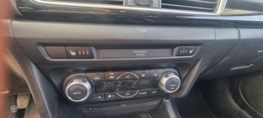 White Mazda 3 2016 in Taurage, with an engine capacity of 1.50 L and mileage of 171 thousand km for 4900 €, photo 18 on AUTOMOTO.COM.LV