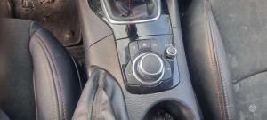White Mazda 3 2016 in Taurage, with an engine capacity of 1.50 L and mileage of 171 thousand km for 4900 €, photo 19 on AUTOMOTO.COM.LV