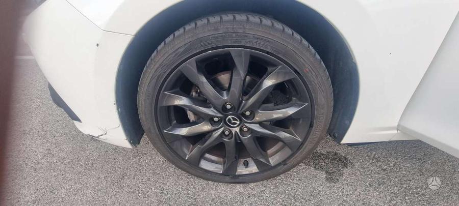 White Mazda 3 2016 in Taurage, with an engine capacity of 1.50 L and mileage of 171 thousand km for 4900 €, photo 24 on AUTOMOTO.COM.LV