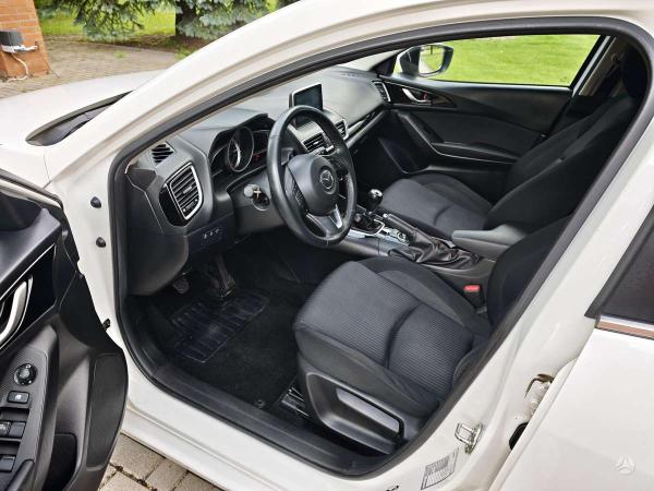 White Mazda 3 2017 in Siauliai, with an engine capacity of 1.50 L and mileage of 186 thousand km for 8750 €, photo 10 on AUTOMOTO.COM.LV