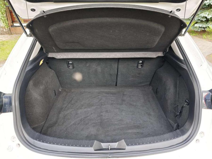 Balts Mazda 3 2017 Šauļi, ar dzinēja tilpumu 1.50 L un nobraukumu 186 tūkst. km par 8750 €, foto 21 vietnē AUTOMOTO.COM.LV