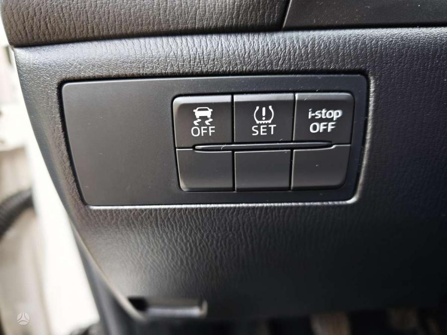 Balts Mazda 3 2017 Šauļi, ar dzinēja tilpumu 1.50 L un nobraukumu 186 tūkst. km par 8750 €, foto 23 vietnē AUTOMOTO.COM.LV