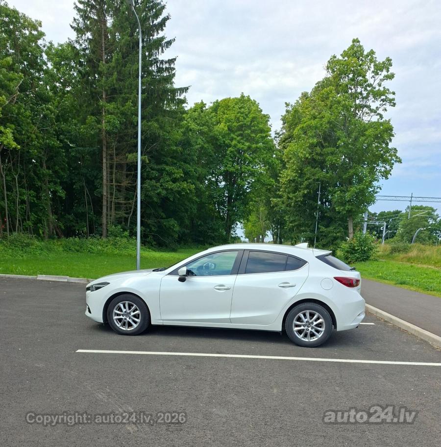 White Mazda 3 2018 in Rakvere, with an engine capacity of 2.00 L and mileage of 115 thousand km for 11900 €, photo 6 on AUTOMOTO.COM.LV
