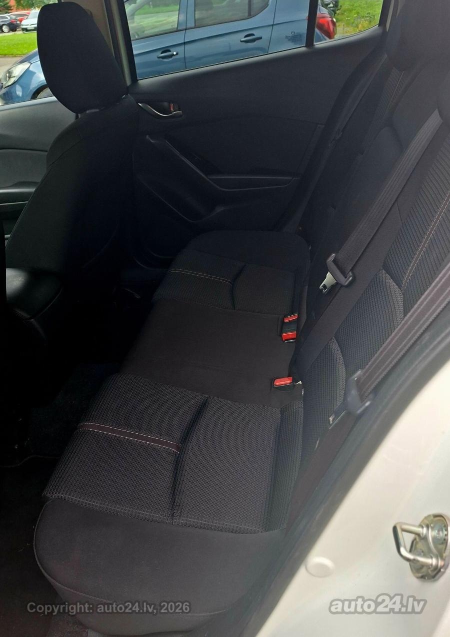 White Mazda 3 2018 in Rakvere, with an engine capacity of 2.00 L and mileage of 115 thousand km for 11900 €, photo 9 on AUTOMOTO.COM.LV