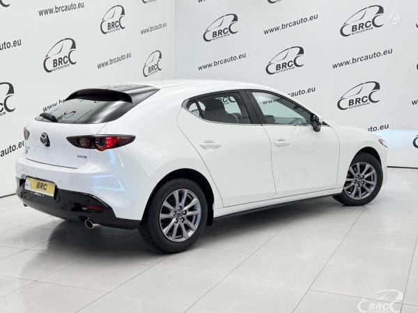 Balts Mazda 3 2021 Viļņa, ar dzinēja tilpumu 2.00 L un nobraukumu 64 tūkst. km par 16999 €, foto 3 vietnē AUTOMOTO.COM.LV