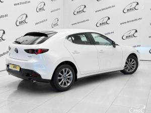 White Mazda 3 2021 in Vilnius, with an engine capacity of 2.00 L and mileage of 64 thousand km for 16999 €, photo 4 on AUTOMOTO.COM.LV