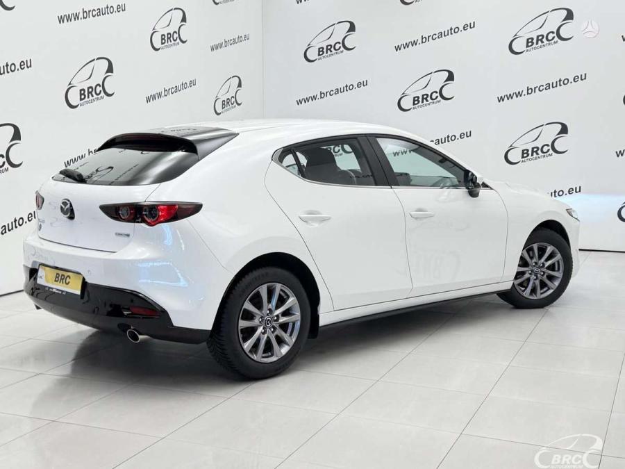White Mazda 3 2021 in Vilnius, with an engine capacity of 2.00 L and mileage of 64 thousand km for 16999 €, photo 4 on AUTOMOTO.COM.LV