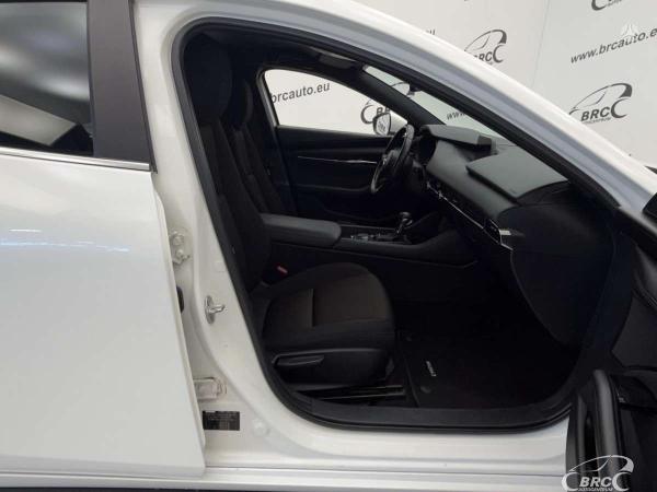 Balts Mazda 3 2021 Viļņa, ar dzinēja tilpumu 2.00 L un nobraukumu 64 tūkst. km par 16999 €, foto 5 vietnē AUTOMOTO.COM.LV