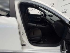 White Mazda 3 2021 in Vilnius, with an engine capacity of 2.00 L and mileage of 64 thousand km for 16999 €, photo 6 on AUTOMOTO.COM.LV