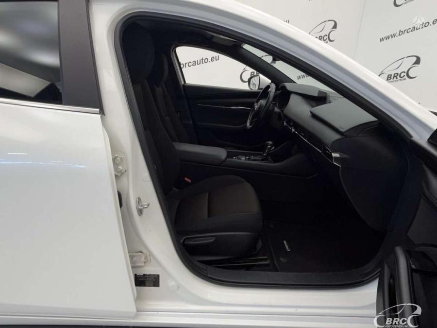 White Mazda 3 2021 in Vilnius, with an engine capacity of 2.00 L and mileage of 64 thousand km for 16999 €, photo 6 on AUTOMOTO.COM.LV